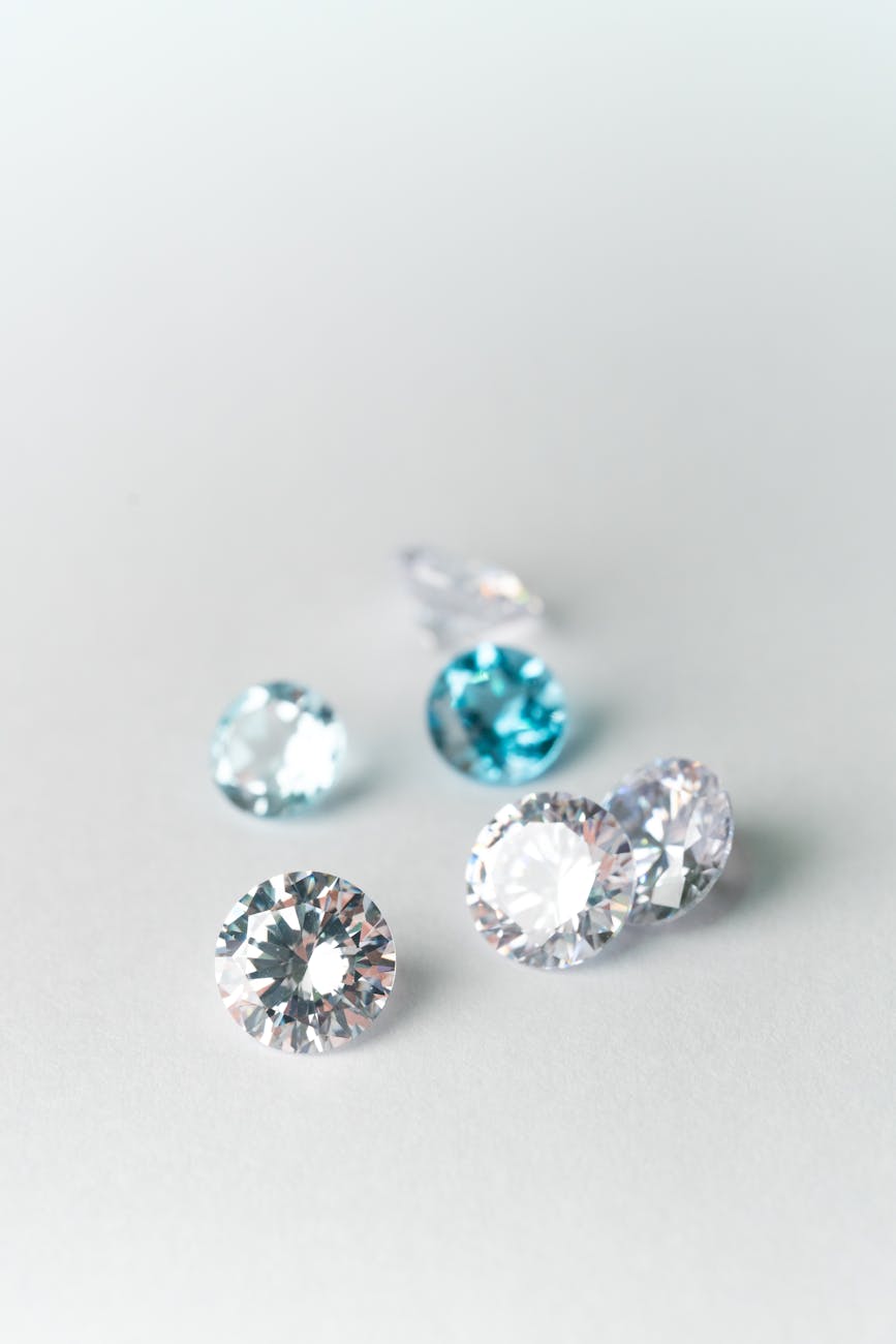 Lab‑Grown vs Natural Diamonds in 2025: Price, Sustainability, and Cert ...